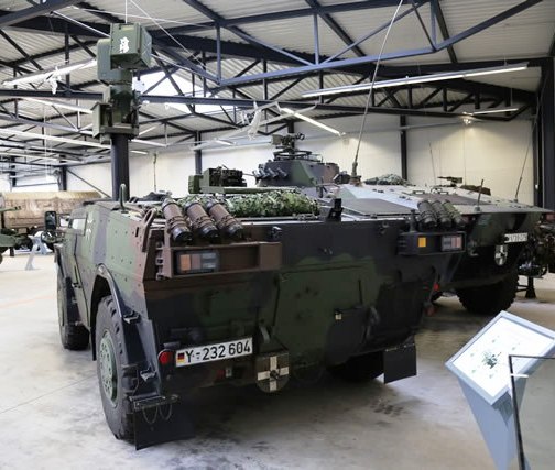 WarWheels.Net - Photos of the Fennek Light Armored Reconnaissance Vehicle